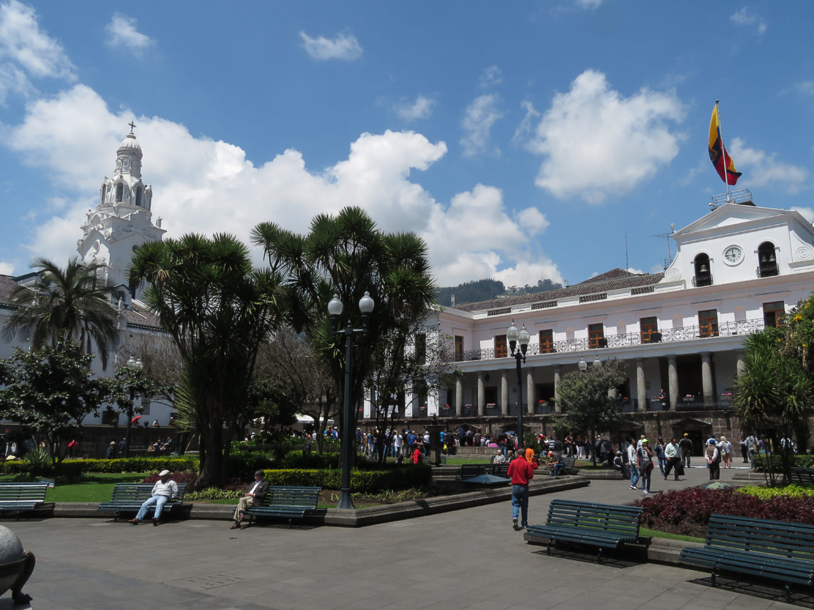 Quito, « Luz de America » – Kikisbackpackingtour